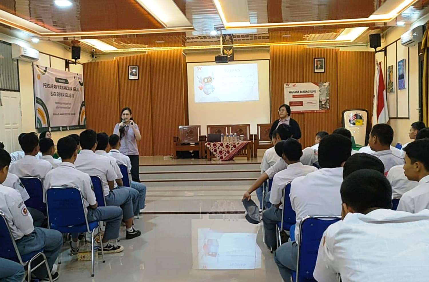 Wahana Workshop di SMK Negeri 34 Jakarta, Bikin Tips Membuat CV Menarik ...